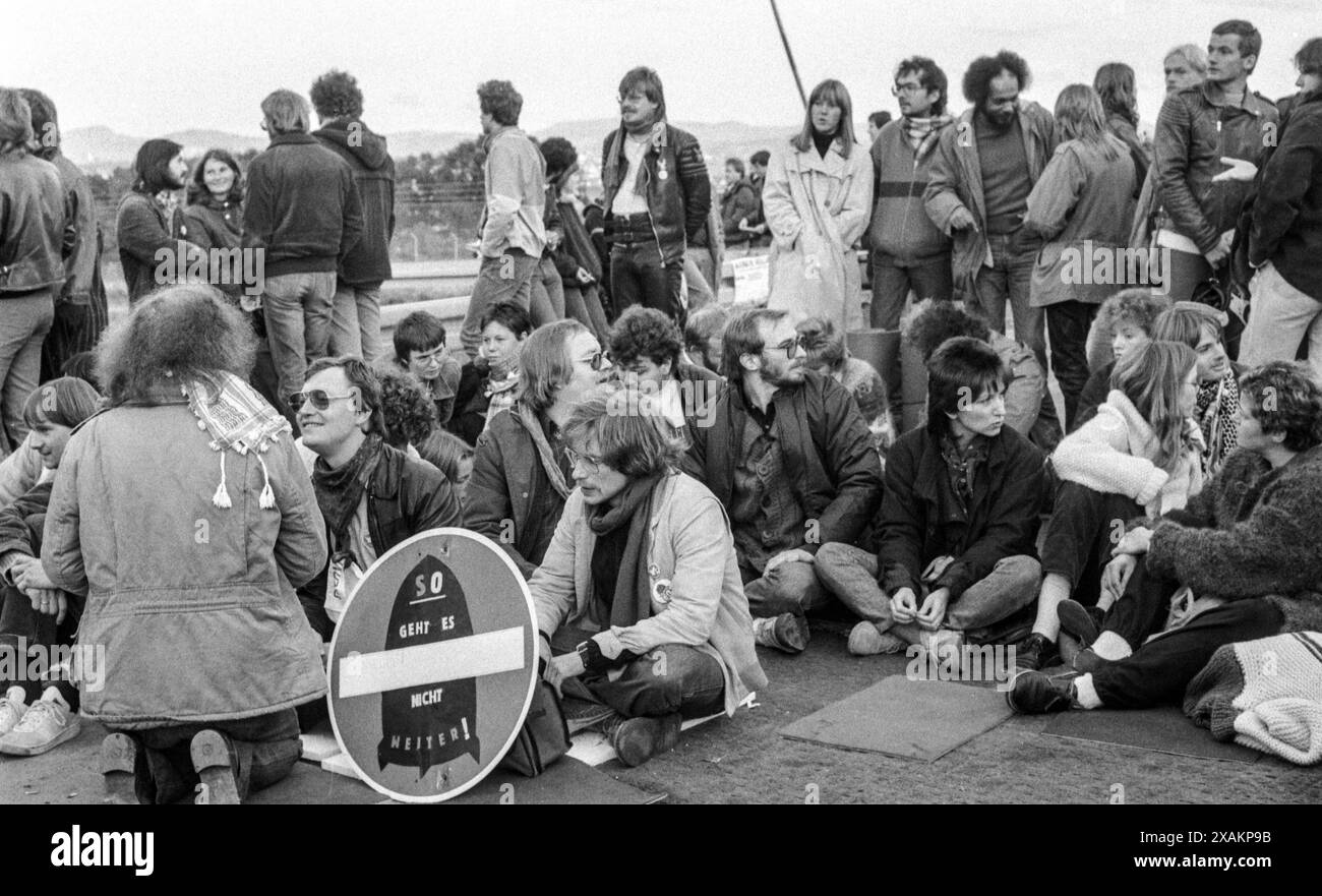 Sit-in blockade of the access road to military facilities, Sit-in ...