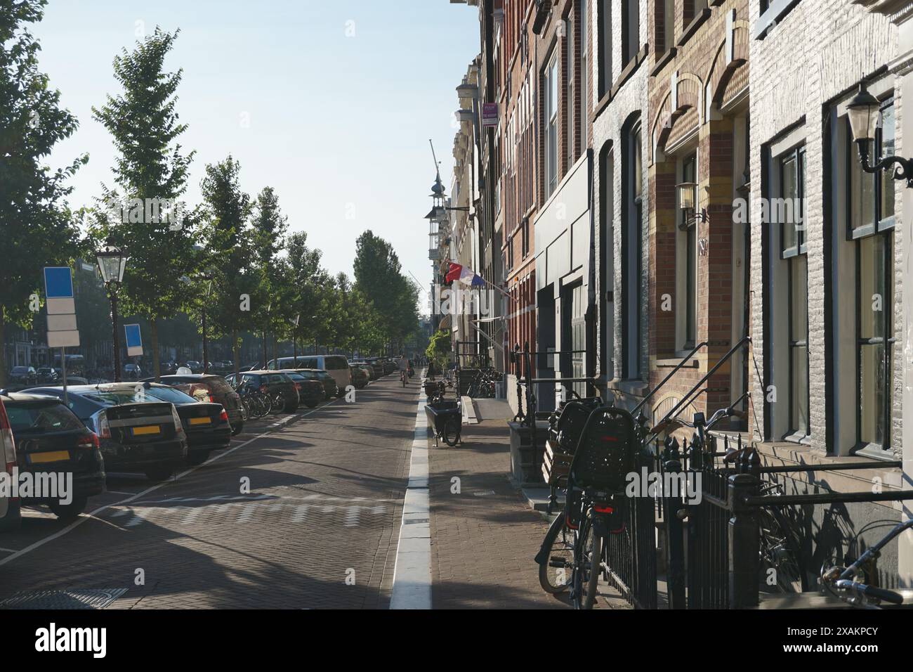 Narrow street lined cars hi-res stock photography and images - Alamy