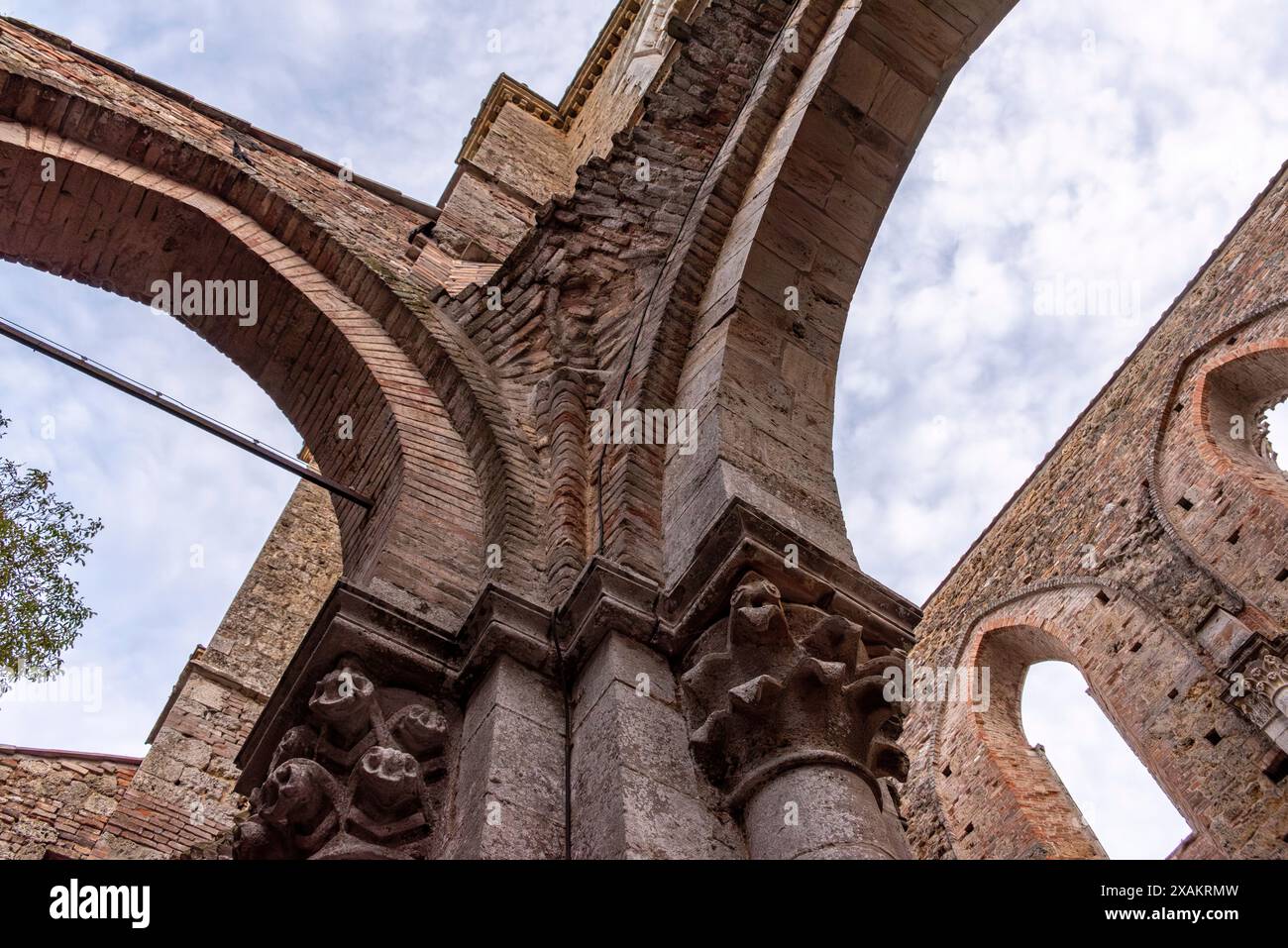 Arches in middle ages italy detail sky hi-res stock photography and ...