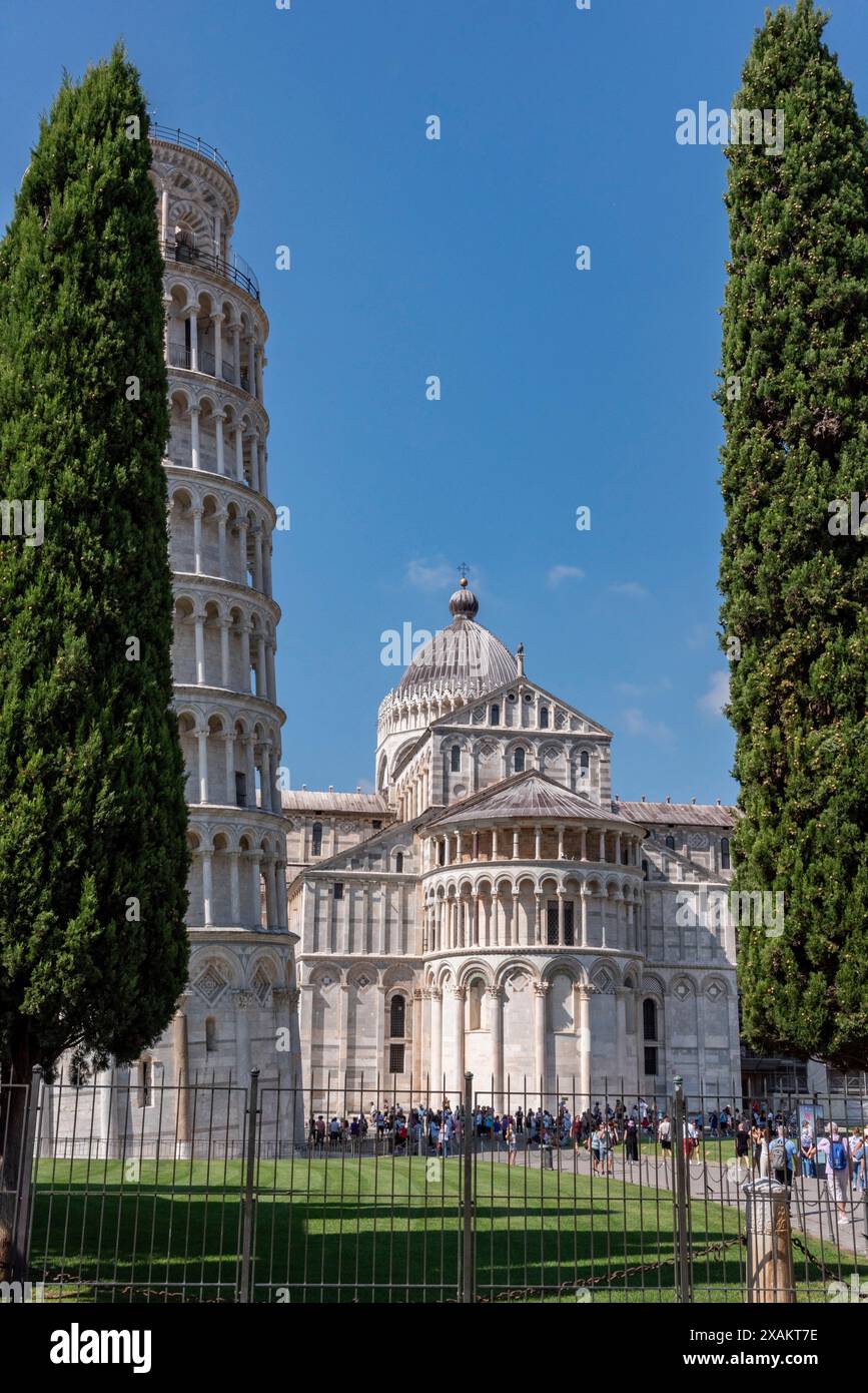 The famous leaning tower at the cathedral of Pisa, Italy Stock Photo ...