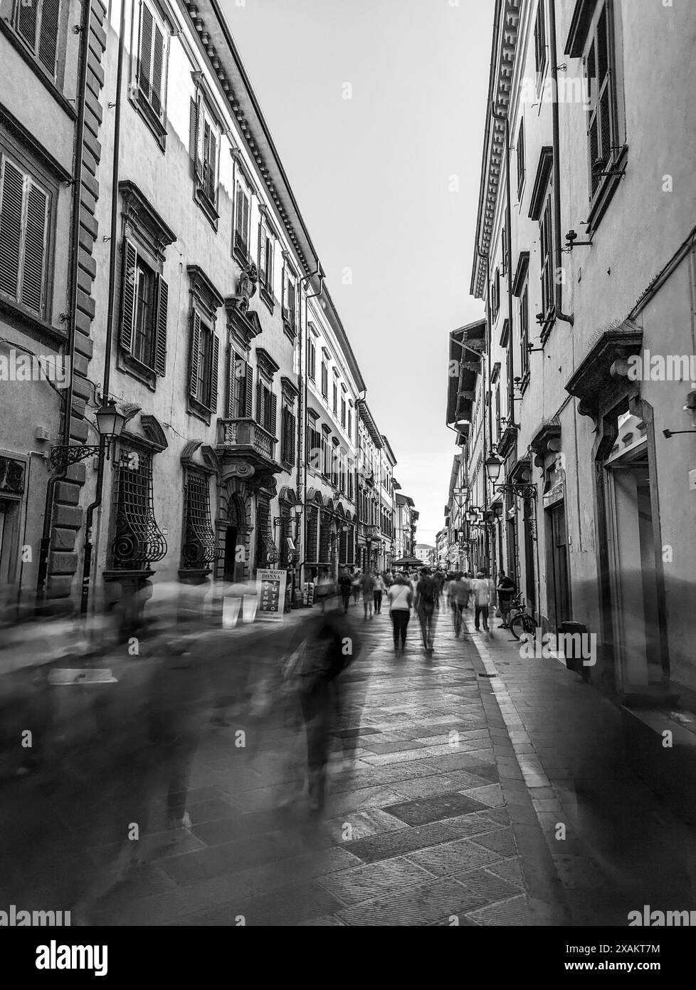 People rushing in the street hi-res stock photography and images - Alamy