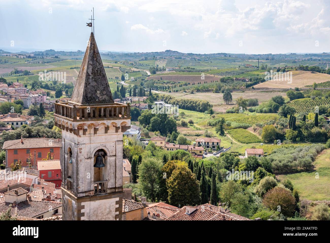 Aerial view of little medieval Vinci town in the Tuscany, Italy ...