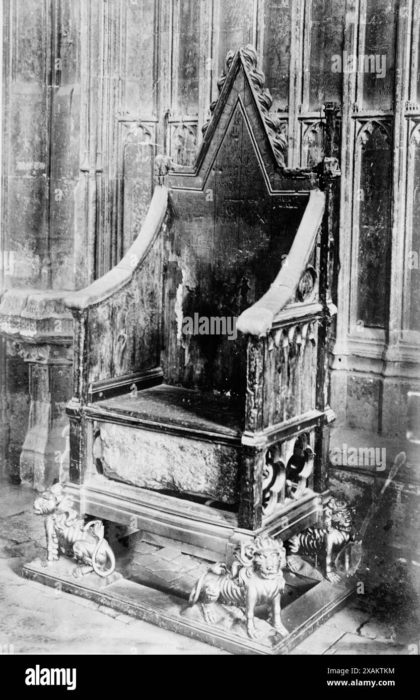 Coronation throne westminster abbey Black and White Stock Photos ...