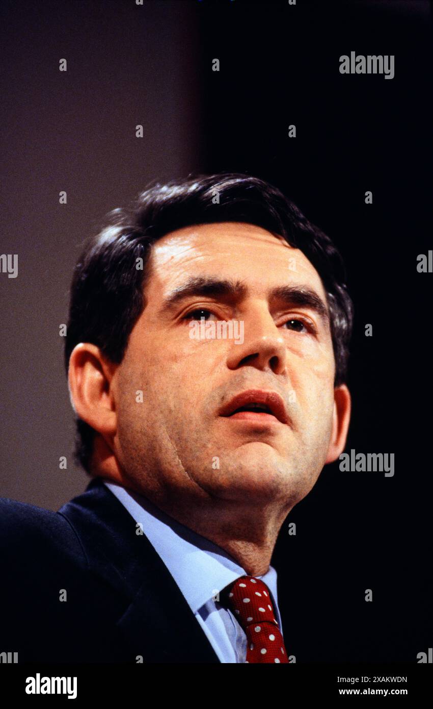 Gordon Brown addressing the media at a Labour Party press conference ...