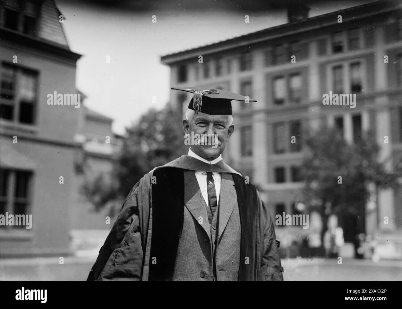 Prof. Gorgas, Columbia, 1913. Shows Dr. William Crawford Gorgas (1854 ...