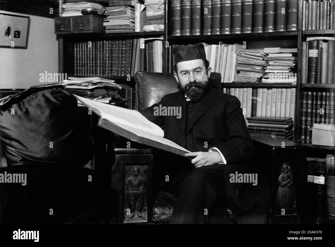 Rabbi Hertz, (1913?). Shows Rabbi Dr Joseph Herman Hertz (1872-1946 ...