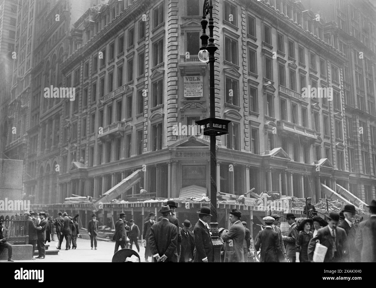 Tearing down Morgan bldg., 1913. Shows the demolition of the J.P ...