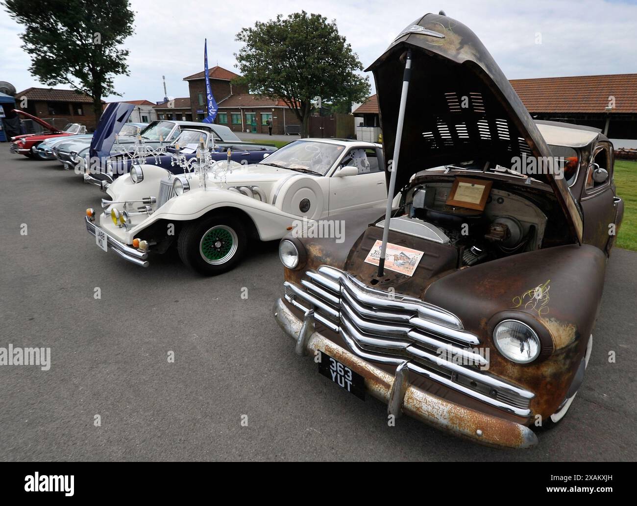 07.06.2024 Brighton Racecourse RETRO Raceday Retro Style awards Classic ...