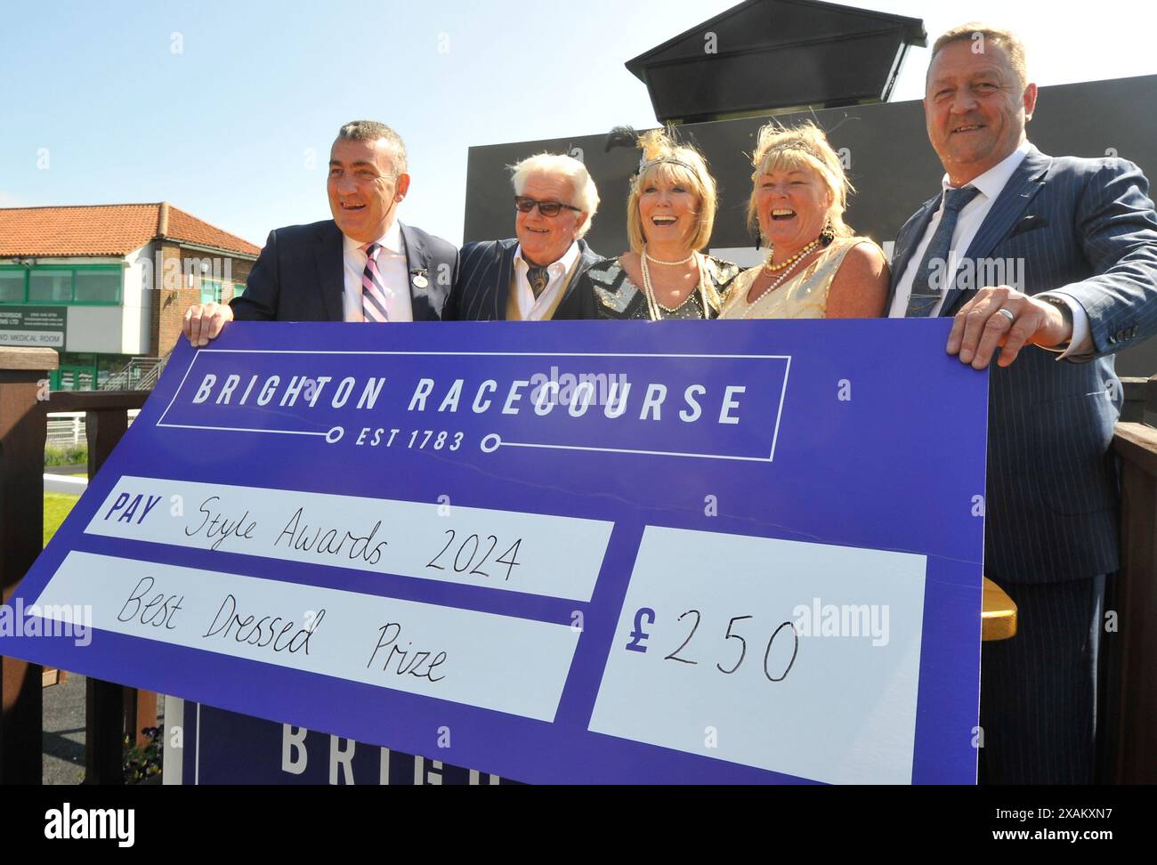 07.06.2024 Brighton Racecourse RETRO Raceday Retro Style awards Classic ...