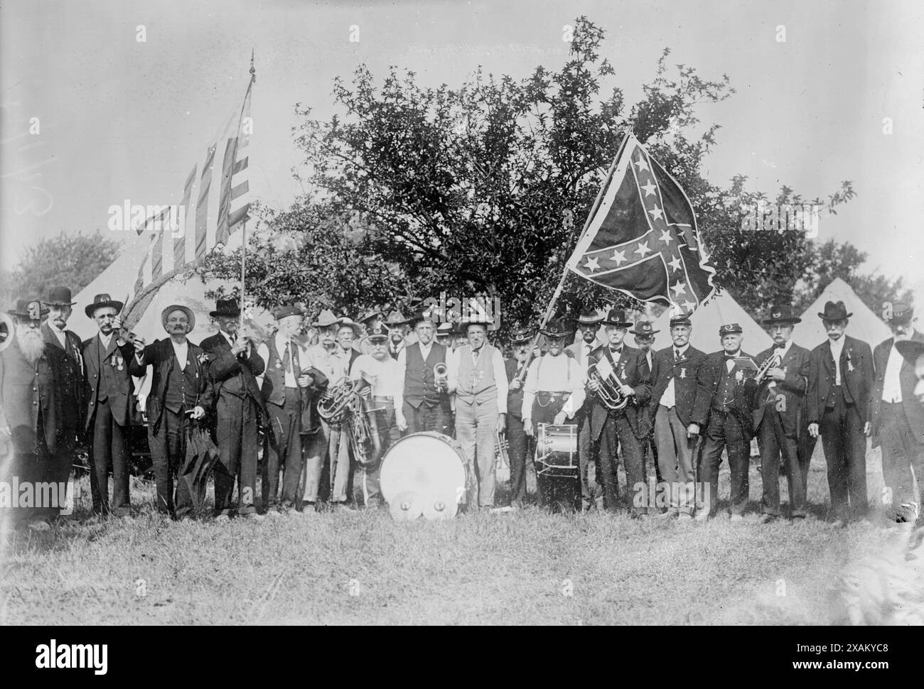 Under blue and gray - Gettysburg, 1913. Shows the Gettysburg Reunion ...