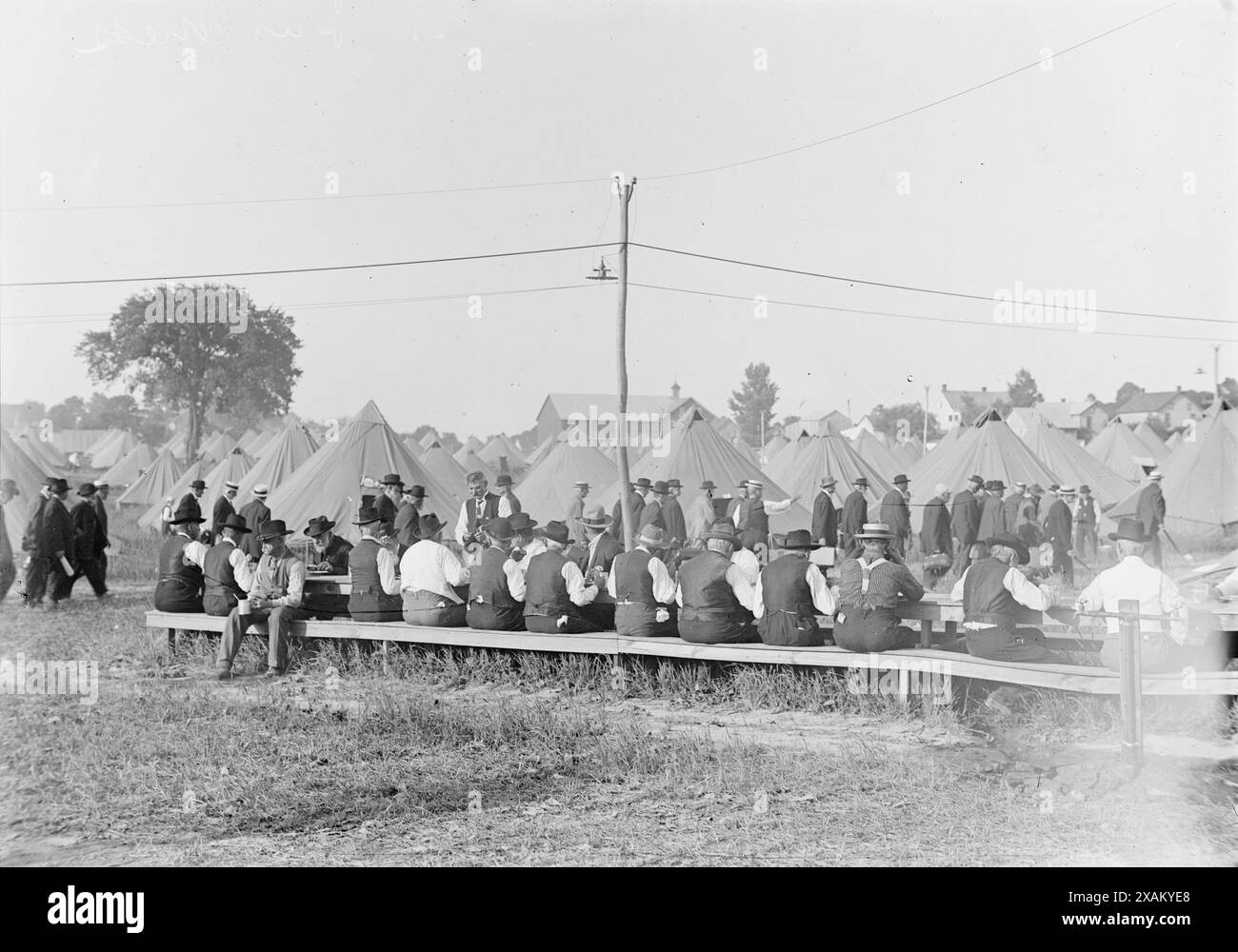 Gettysburg - Vets. at mess, 1913. Shows the Gettysburg Reunion (the ...