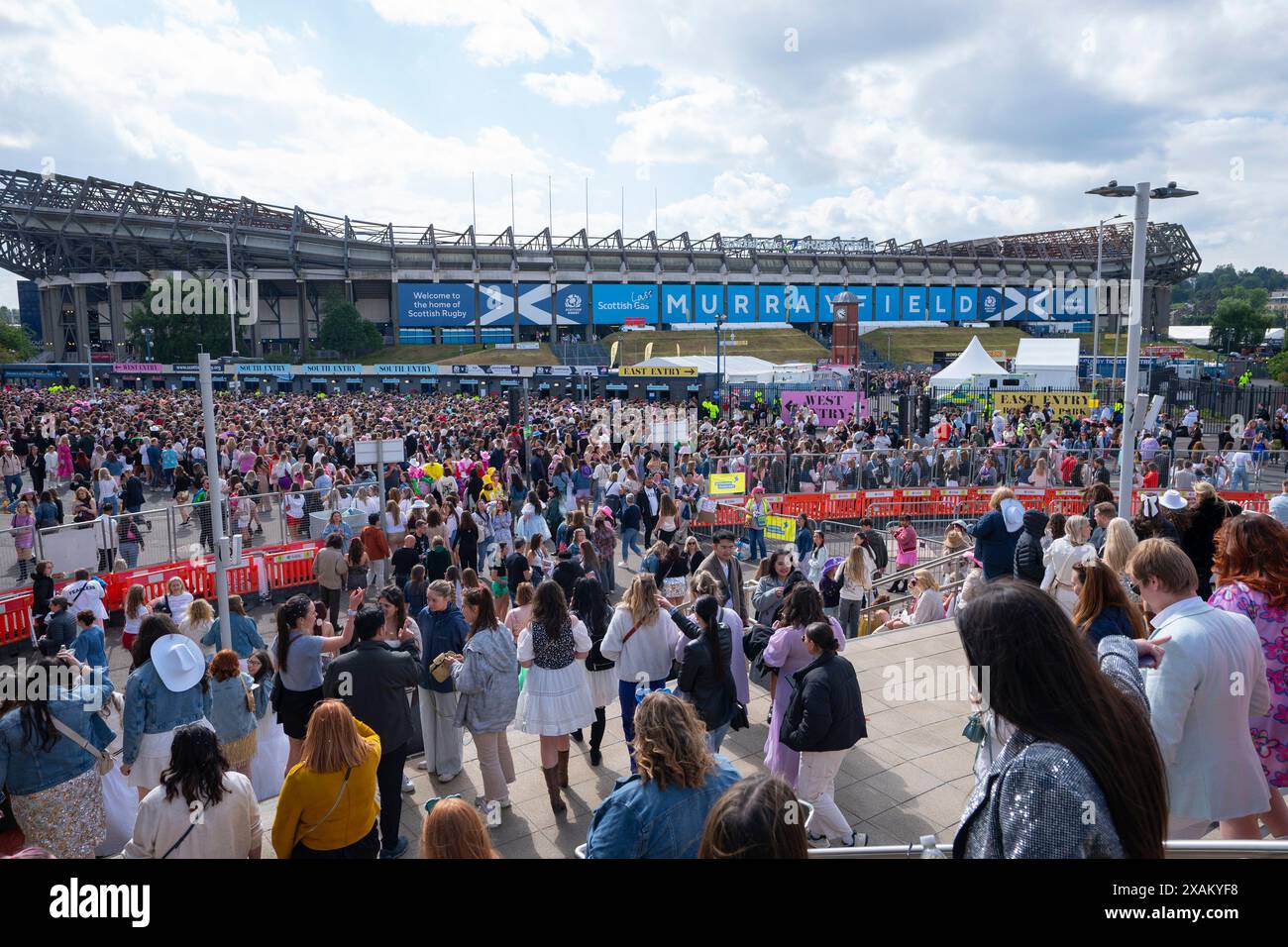 Edinburgh, Scotland, UK. 7th June 2024. Thousands of Taylor Swift fans ...