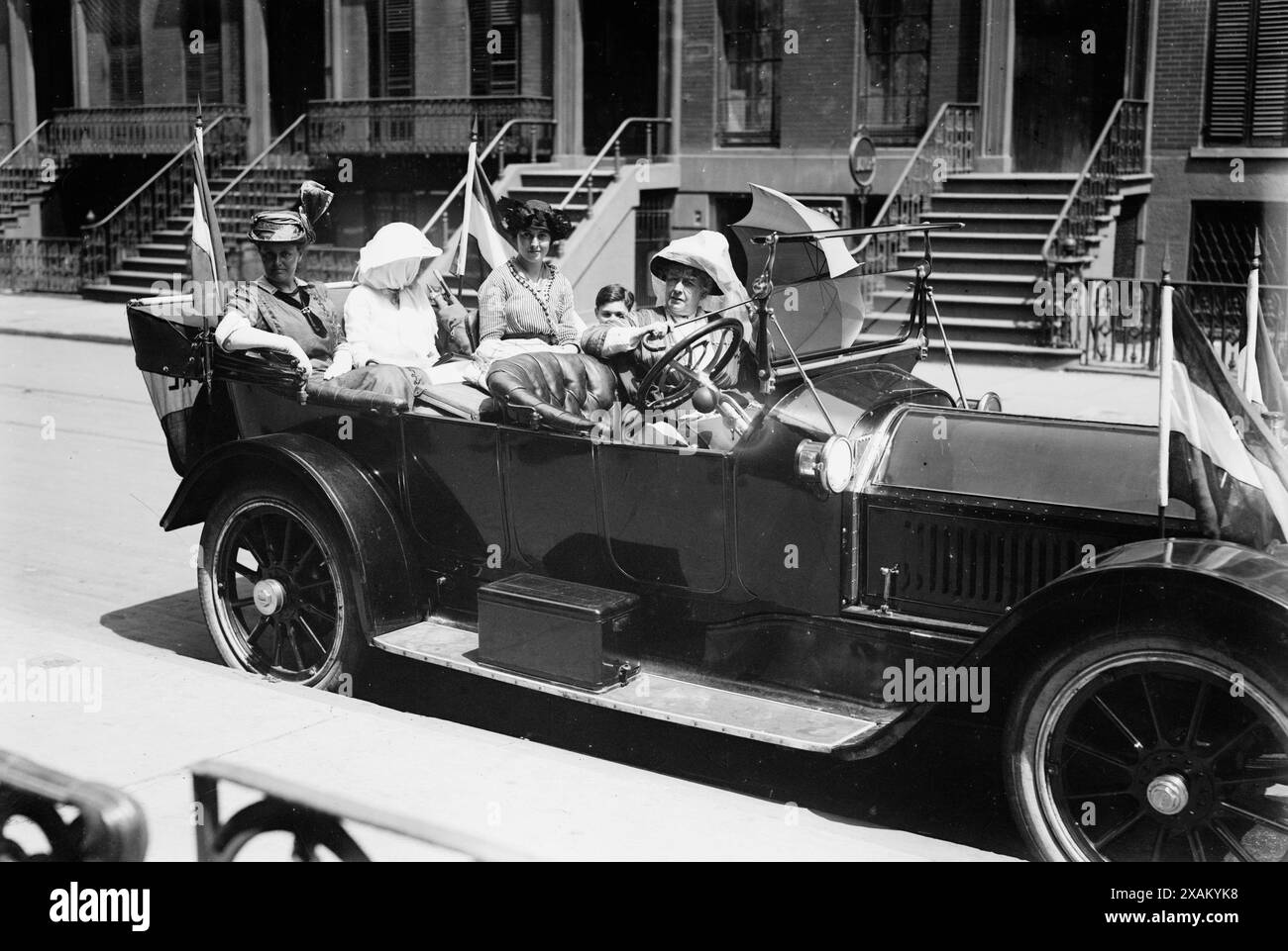 Womens suffrage parade hi-res stock photography and images - Alamy