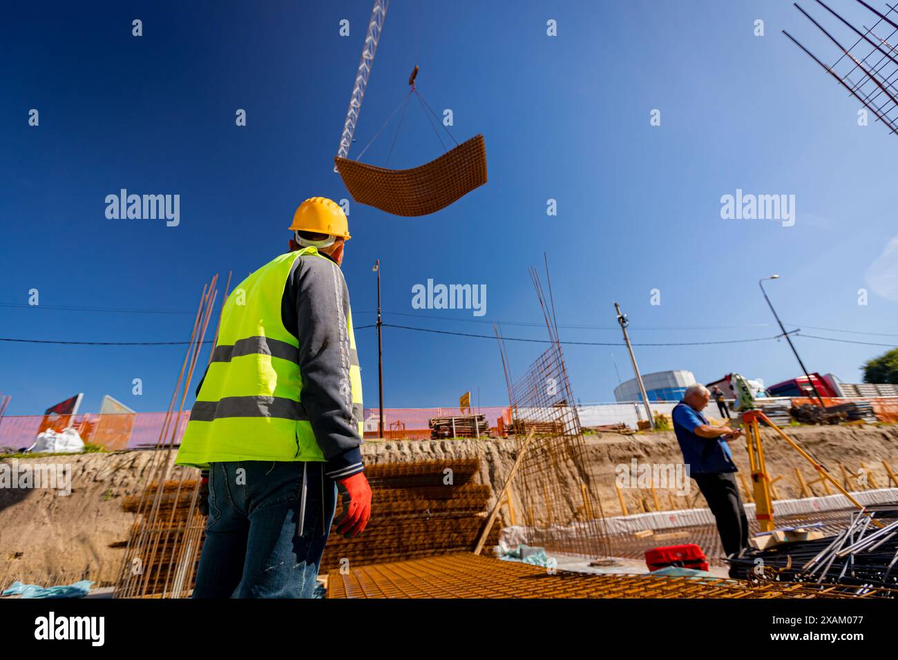 Mesh reinforcement steel over hi-res stock photography and images - Alamy