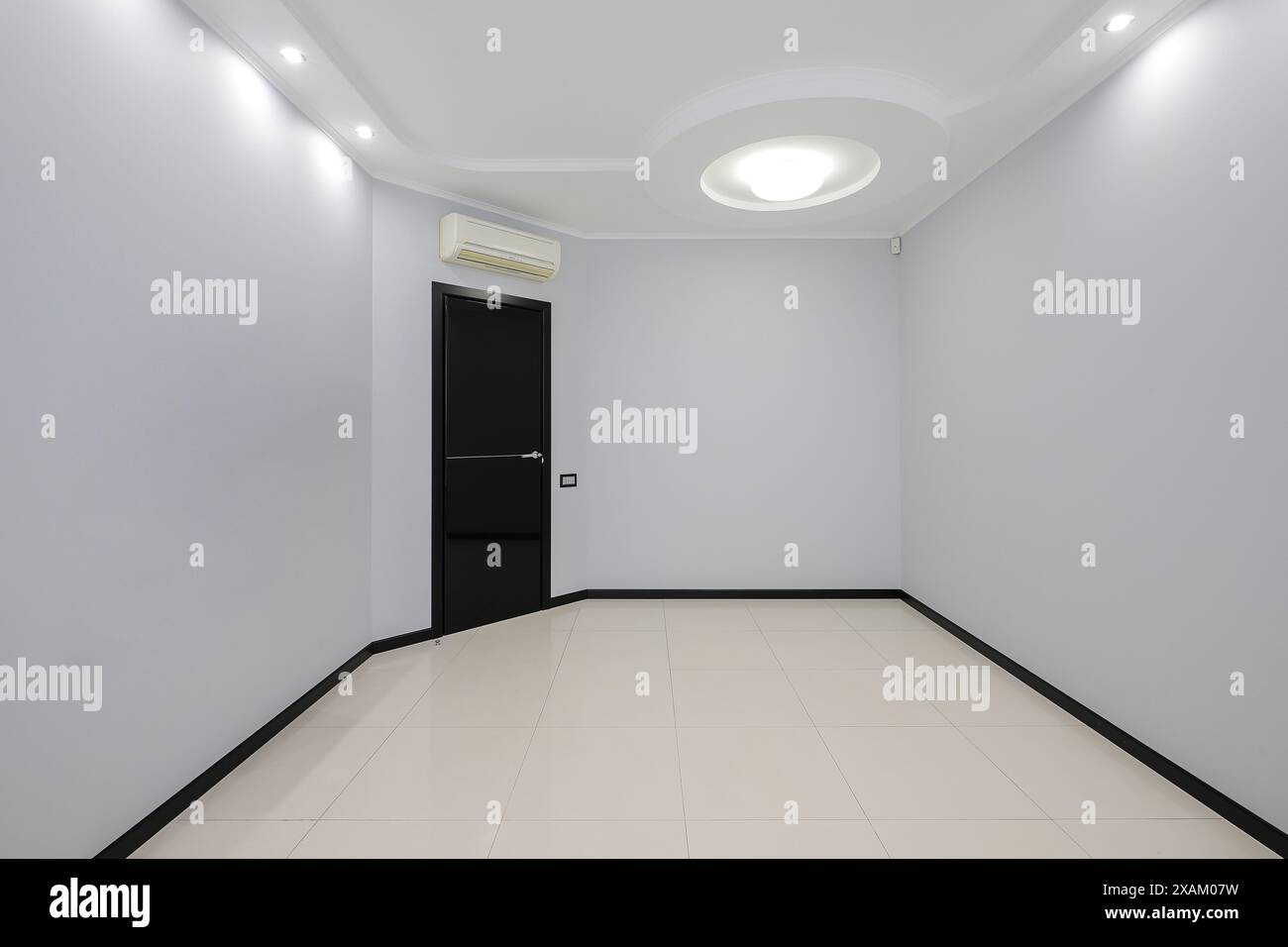 Empty grey room with black interior door in the apartment interior ...