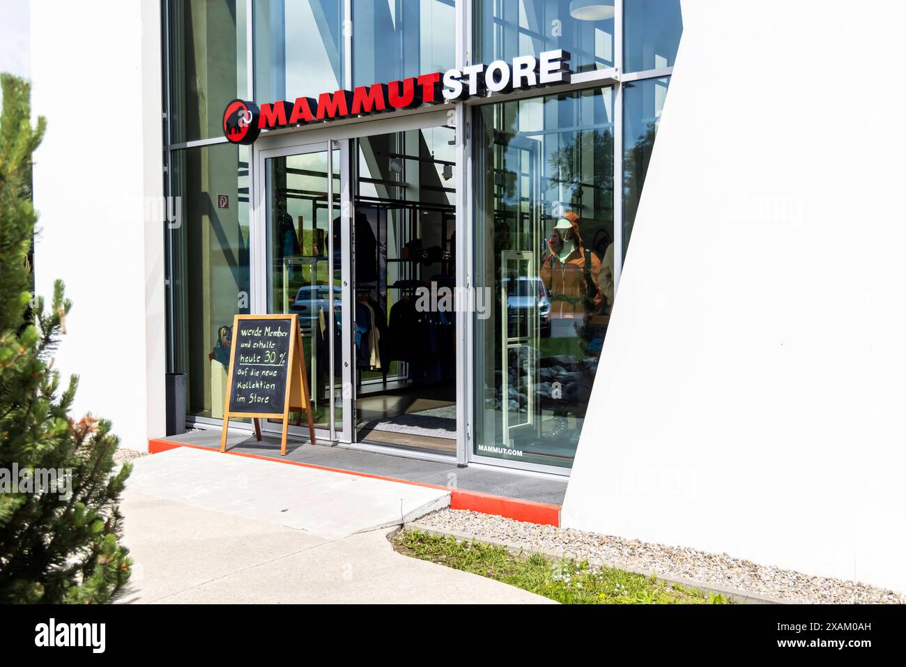 Schneesport ausrustung hi-res stock photography and images - Alamy