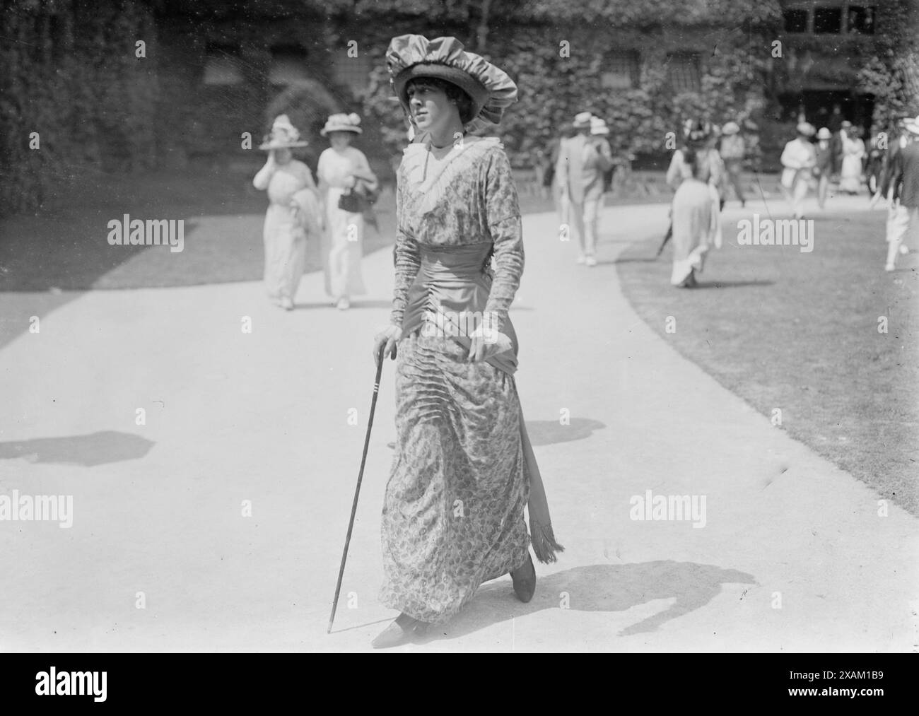 Mrs. Arthur S. Burden at Newport, 1913. Shows socialite and art ...
