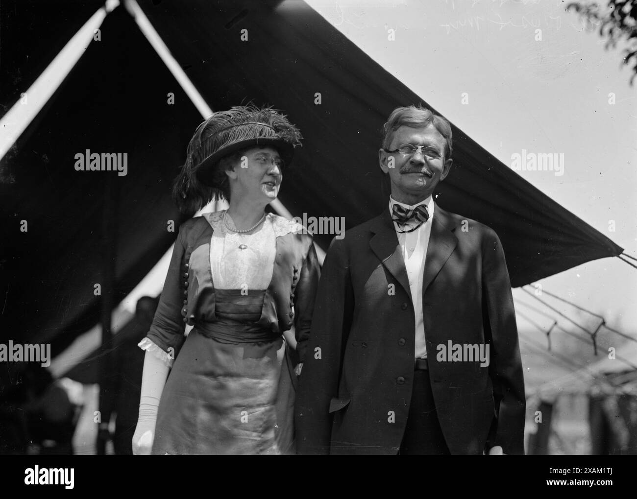 Vice President Marshall & wife - Gettysburg, 1913. Shows Thomas Riley ...