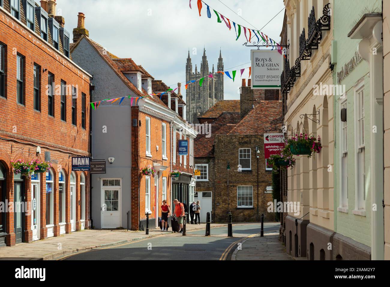 On castle street hi-res stock photography and images - Alamy