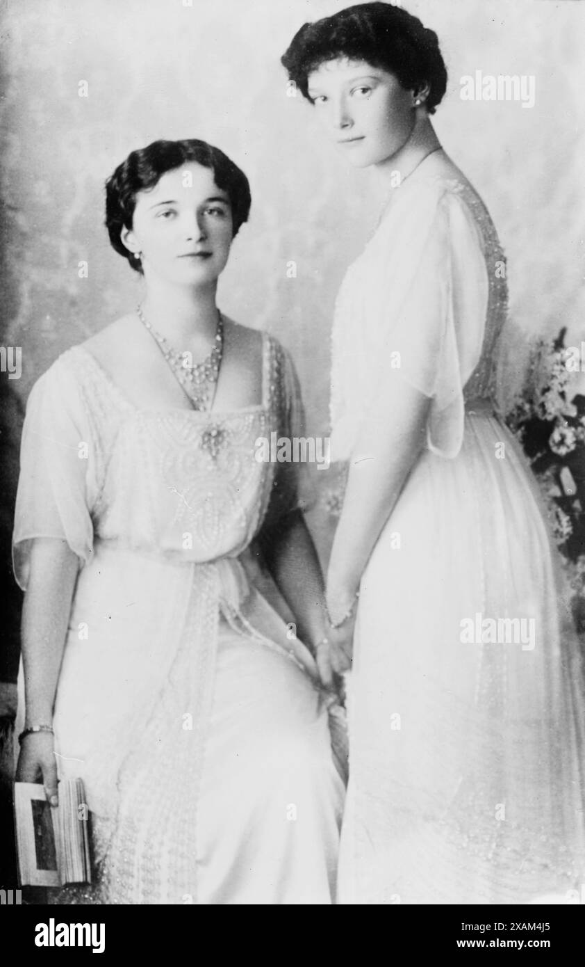 Olga & Tatiana of Russia, between c1910 and c1915. Shows Grand Duchess ...
