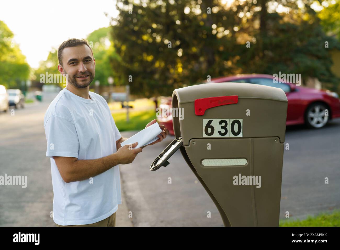 Receiving letters hi-res stock photography and images - Alamy