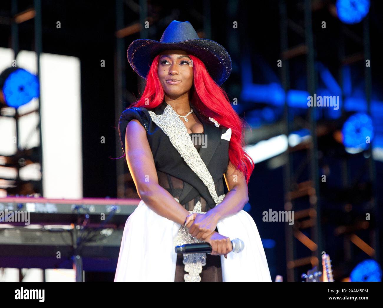 June 6, 2024 - Nashville, Tennessee; USA - Singer REYNA ROBERTS perform ...