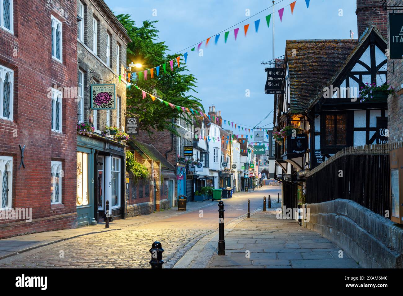 High street in canterbury hi-res stock photography and images - Alamy