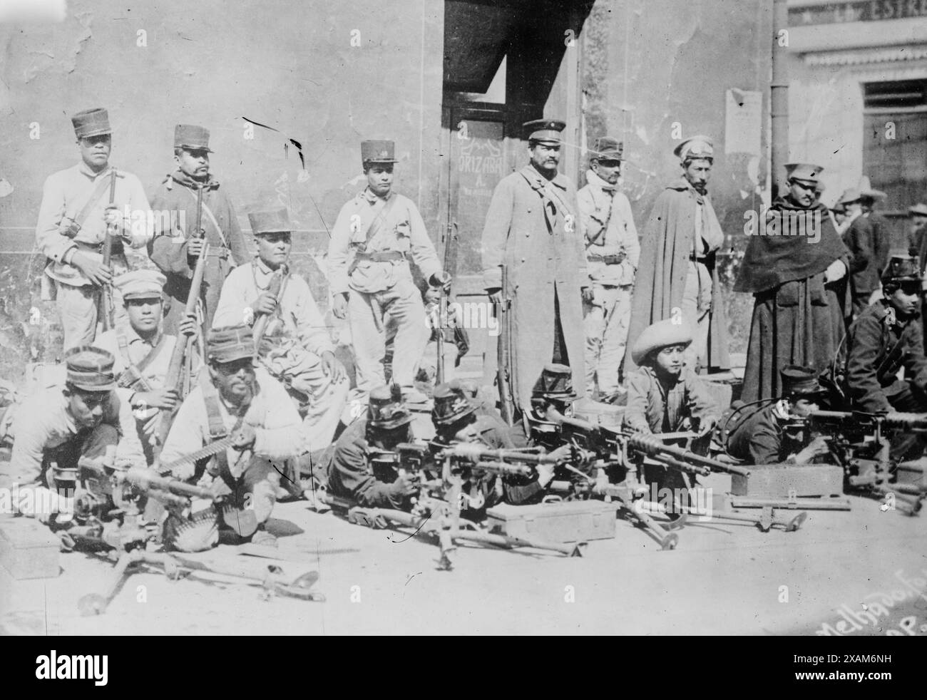 Machine gunners, City of Mexico, 1913. Shows gunners in Mexico City ...
