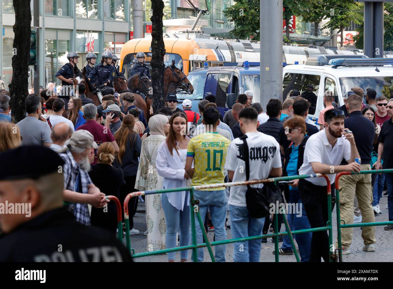 07.06.2024 Nach tödlicher Messerattacke in Mannheim auf den Polizeibeamten Rouven L. kommt es ...