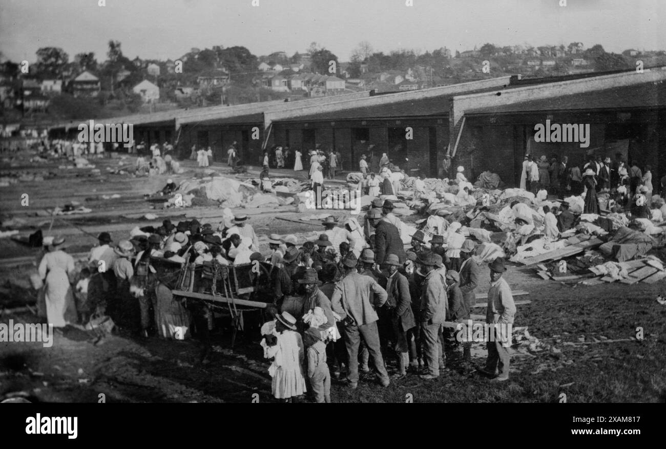 Louisiana Flood 1912, Cotton Compress at Vicksburg as a refuge, 1912 ...