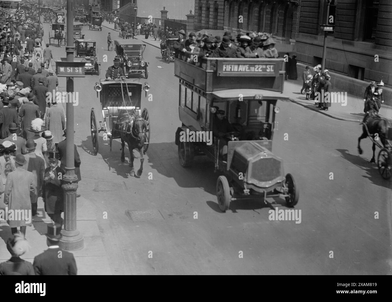 Usa road vehicle vehicles Black and White Stock Photos & Images - Alamy