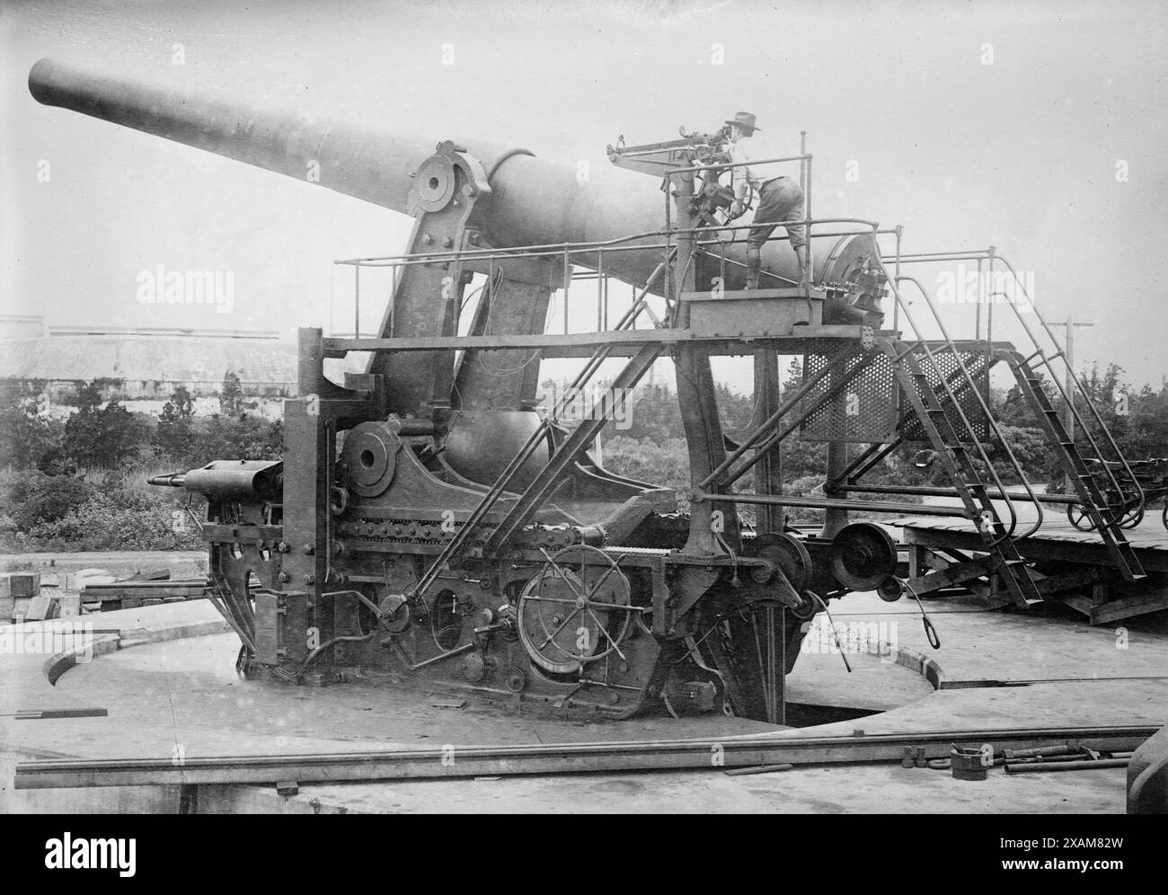 Historic gun platform Black and White Stock Photos & Images - Alamy
