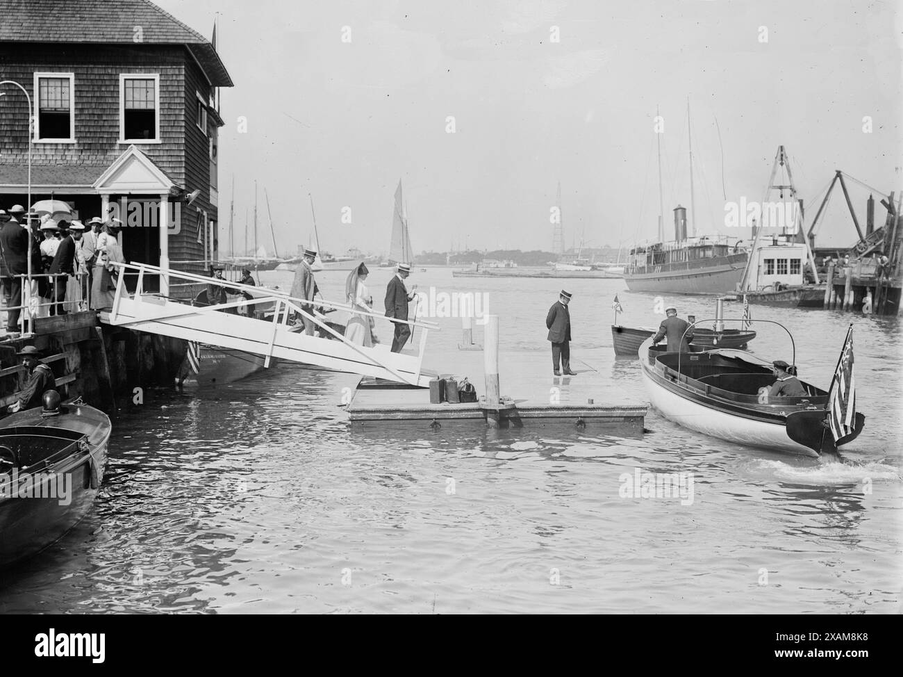 Newport news harbour Black and White Stock Photos & Images - Alamy