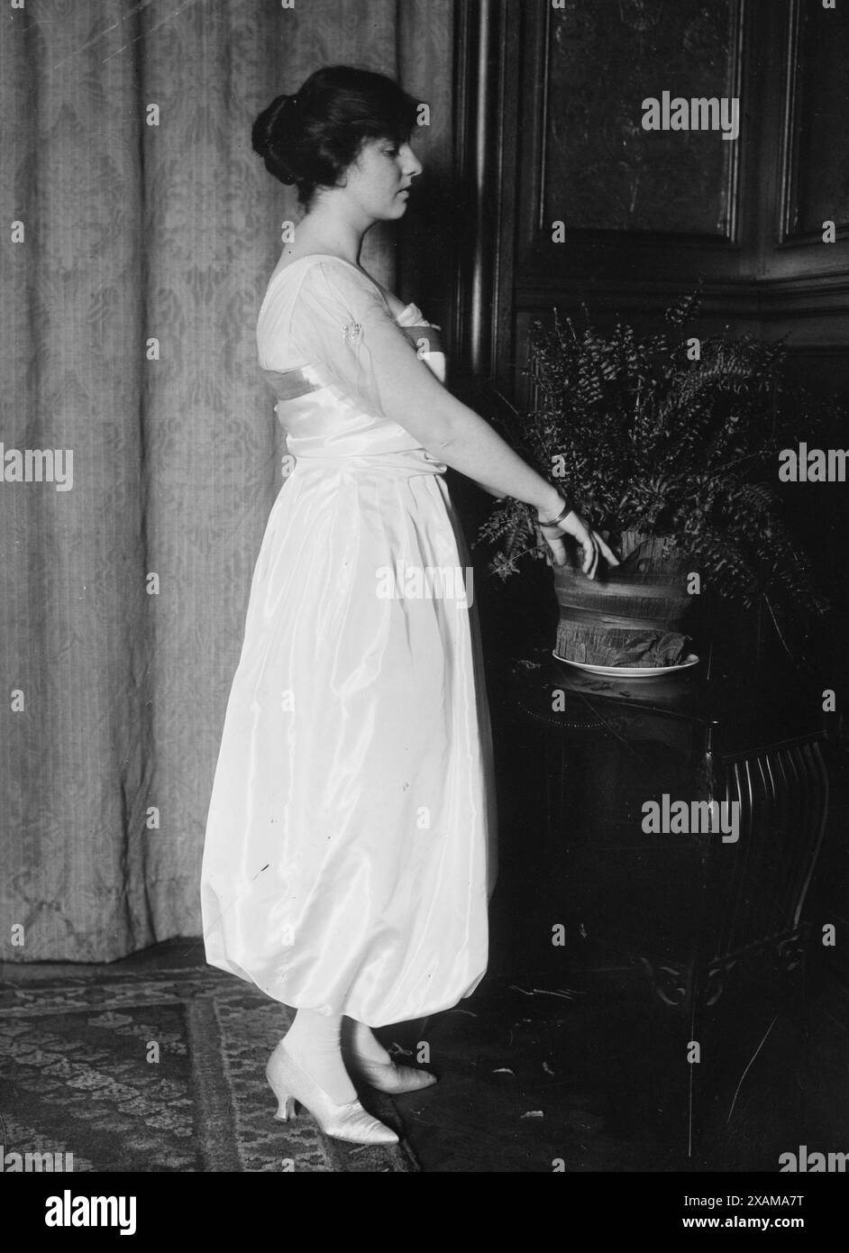 Louise Homer Jr., between c1915 and c1920. Shows soprano singer Louise ...