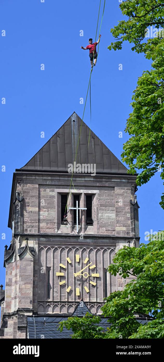 Rekord in Deutschland: Rund 660 Meter lange Slackline überspannt zum ...