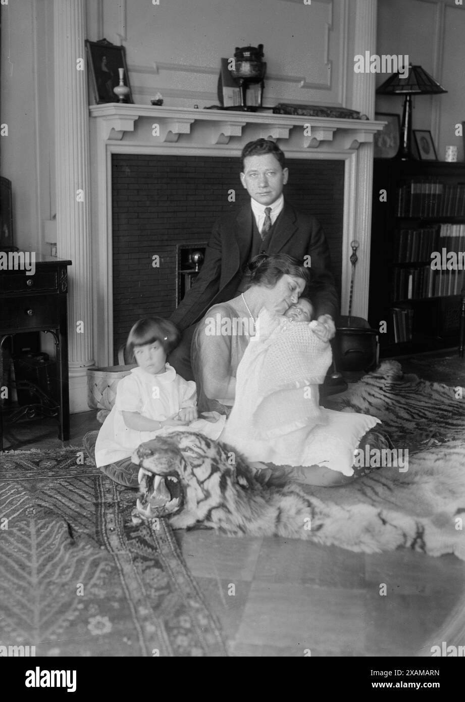 Alma Gluck & Efrem Zimbalist, 1918 or 1919. Shows Efrem Zimbalist, Sr ...