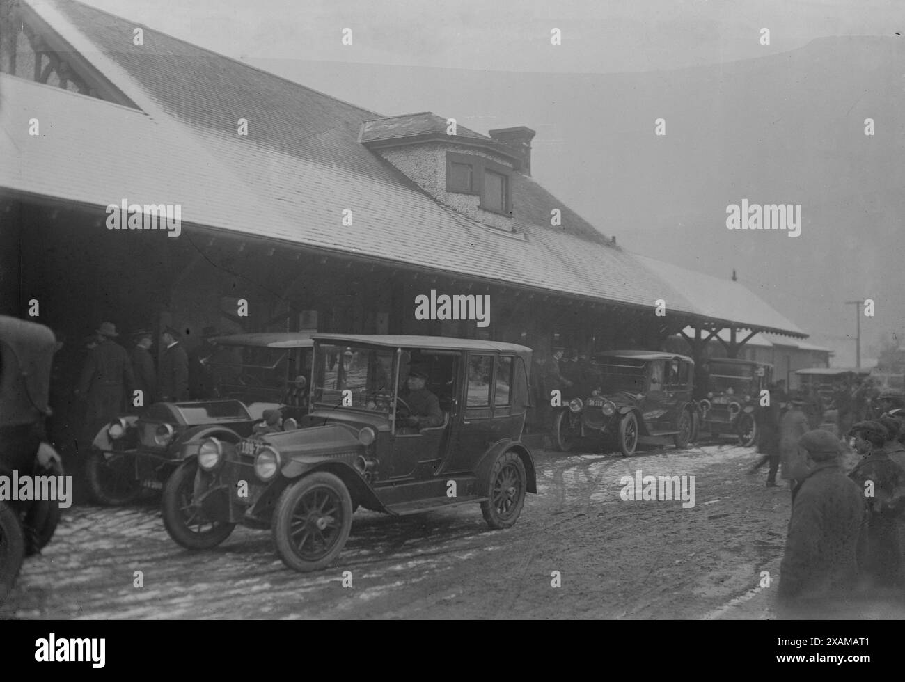 Oyster Bay: arriving for Roosevelt funeral, 1919. Shows people at the ...