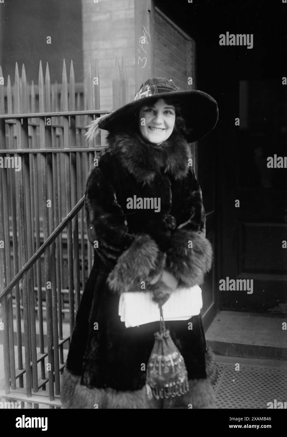 Margaret Romaine, between c1915 and c1920. Shows soprano opera singer ...
