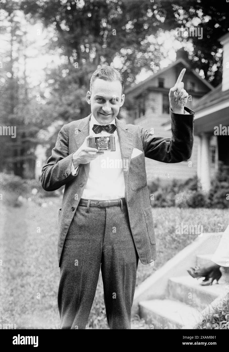 Elliott Shaw, between c1915 and c1920. Shows singer Elliott Shaw (1887 ...