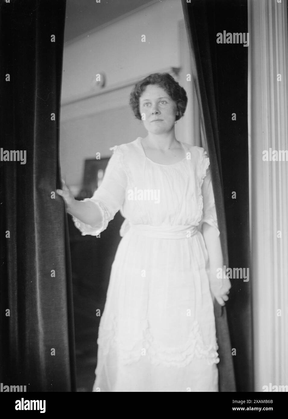 Florence Macbeth, between c1915 and c1920. Shows opera singer Florence ...
