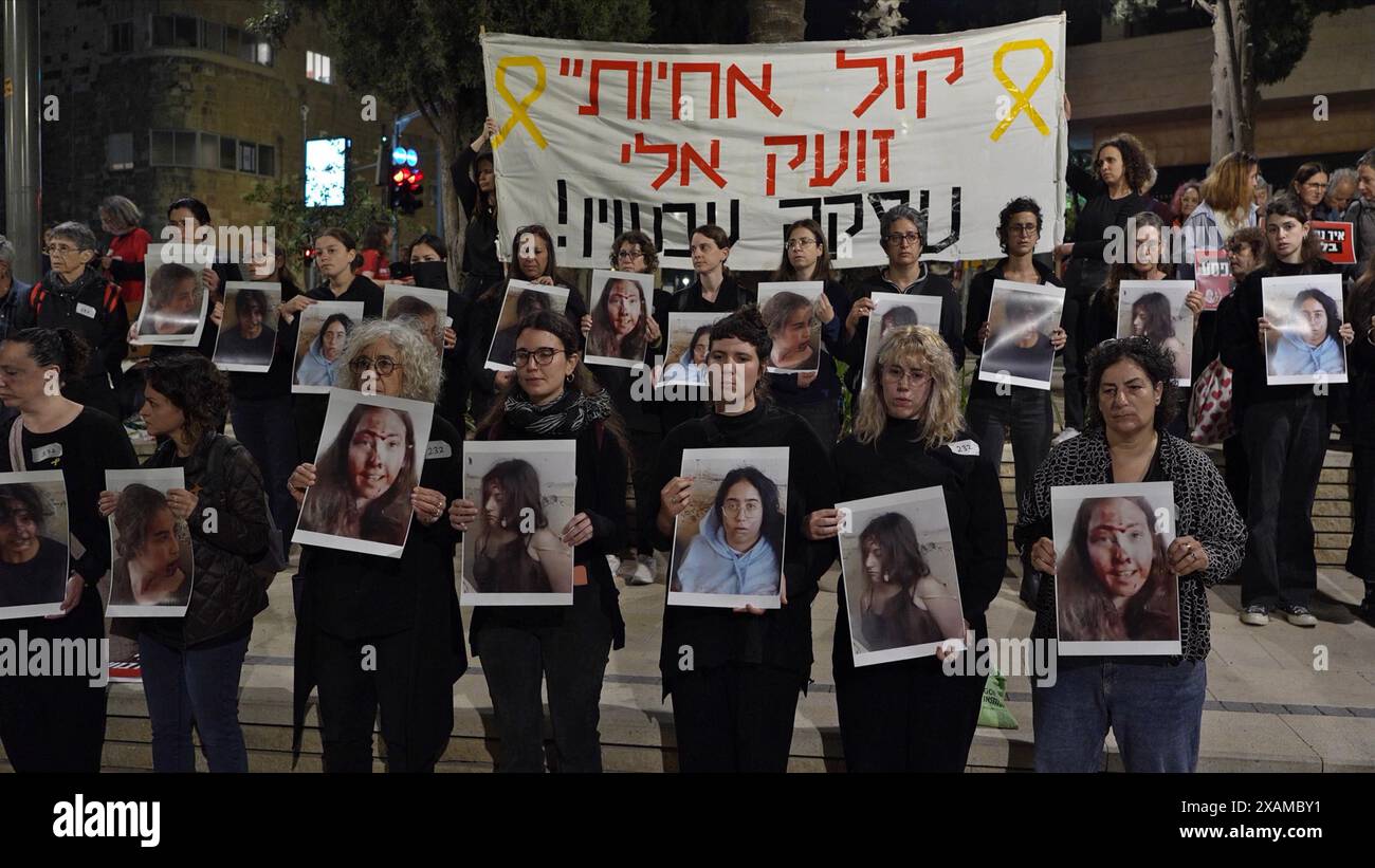 Three israeli soldiers hi-res stock photography and images - Alamy