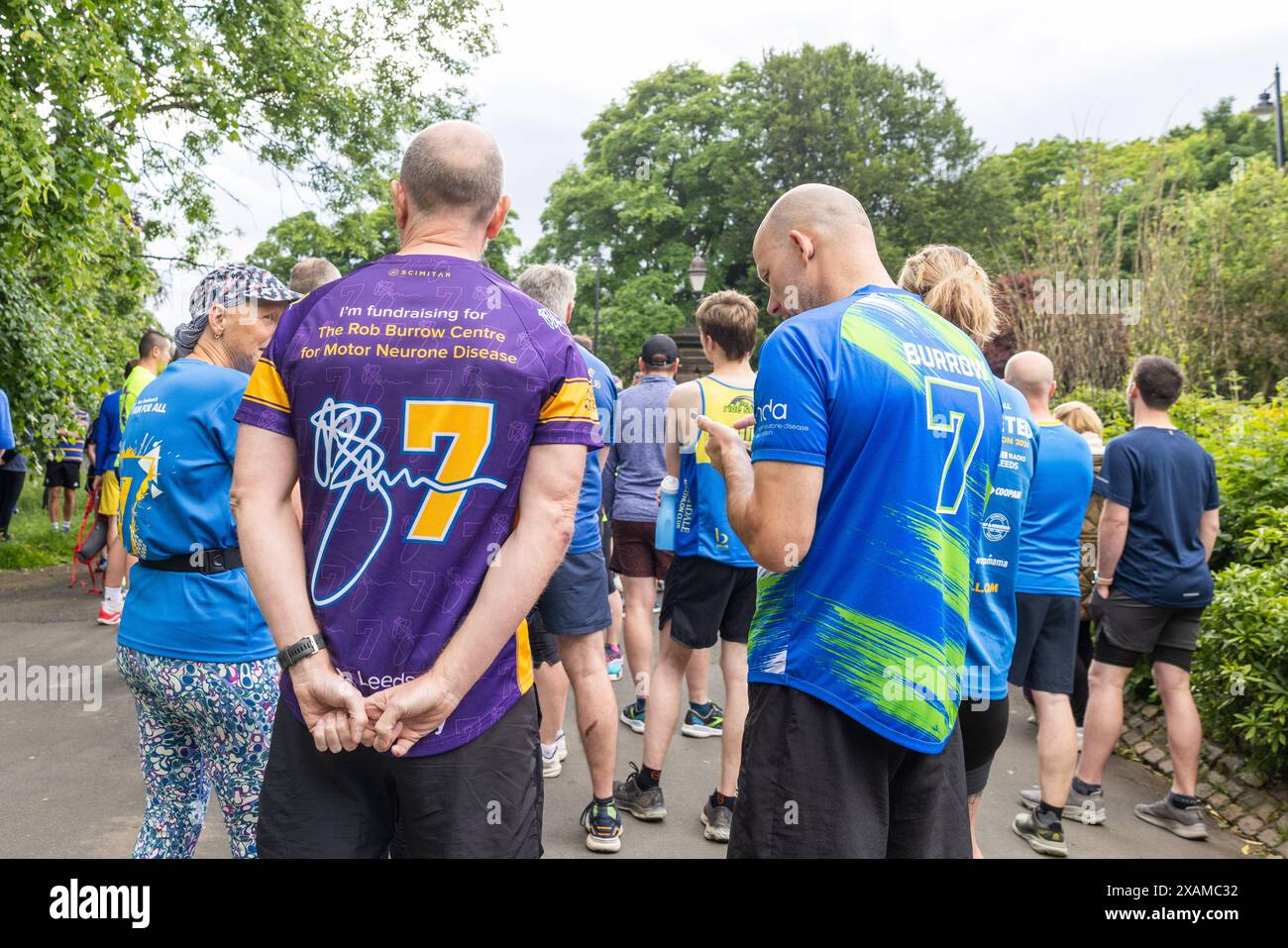 Leeds, UK. 07 JUN, 2024. Man wears Rob Burrow shirt as runners prepare ...