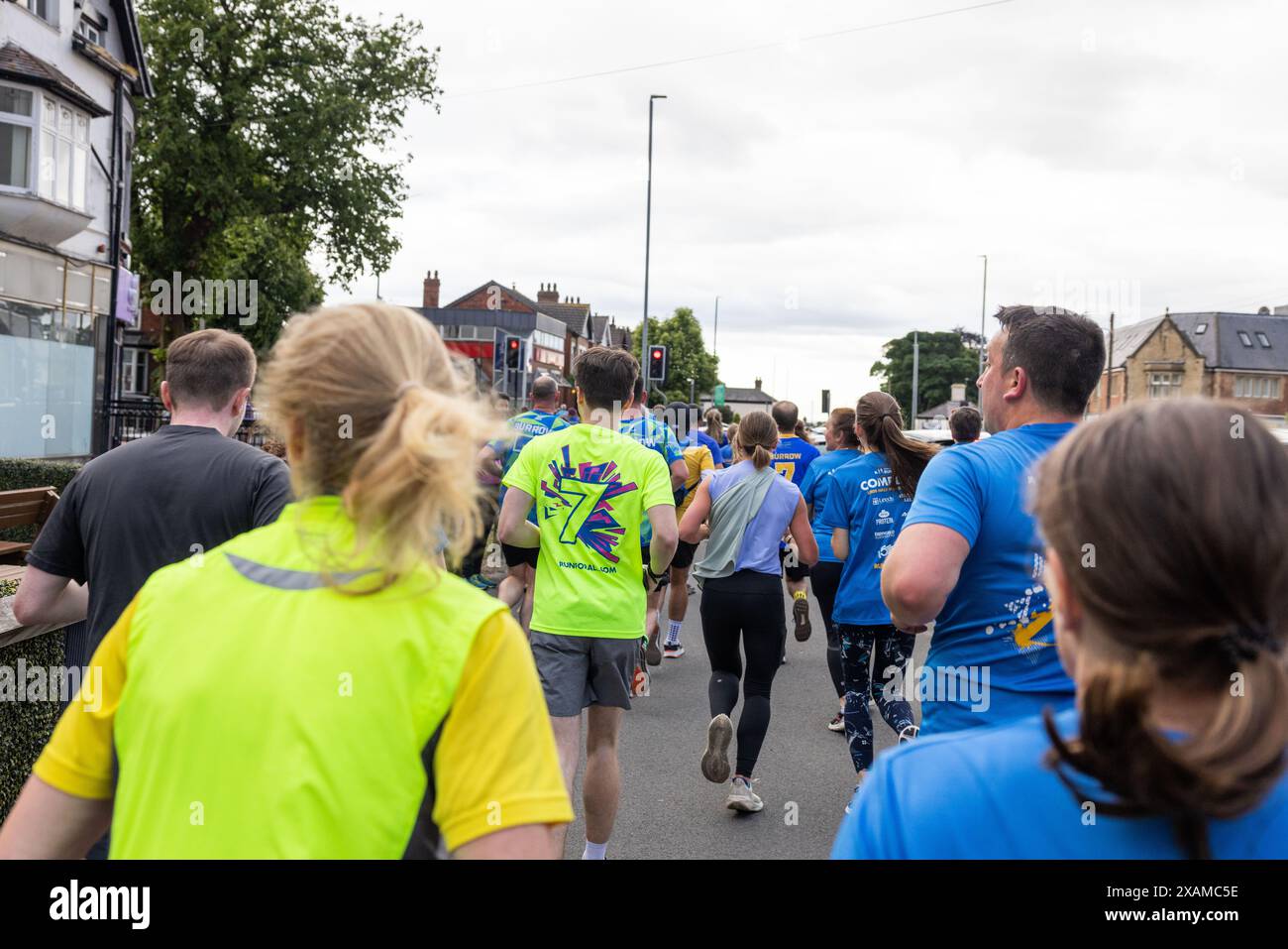 Leeds, UK. 07 JUN, 2024. Runners make their way through moortown as ...