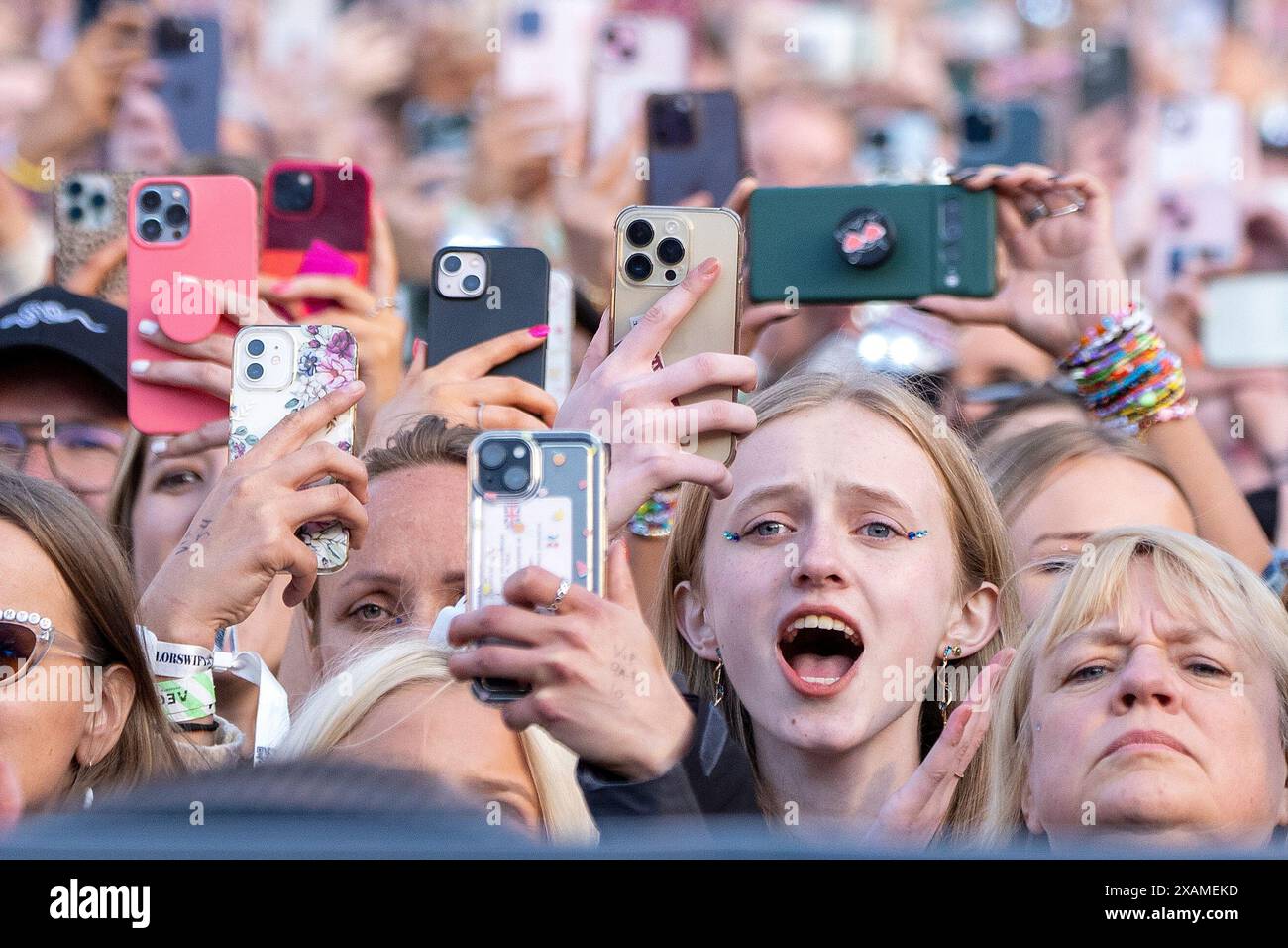 Taylor swift eras tour fans hi-res stock photography and images - Alamy