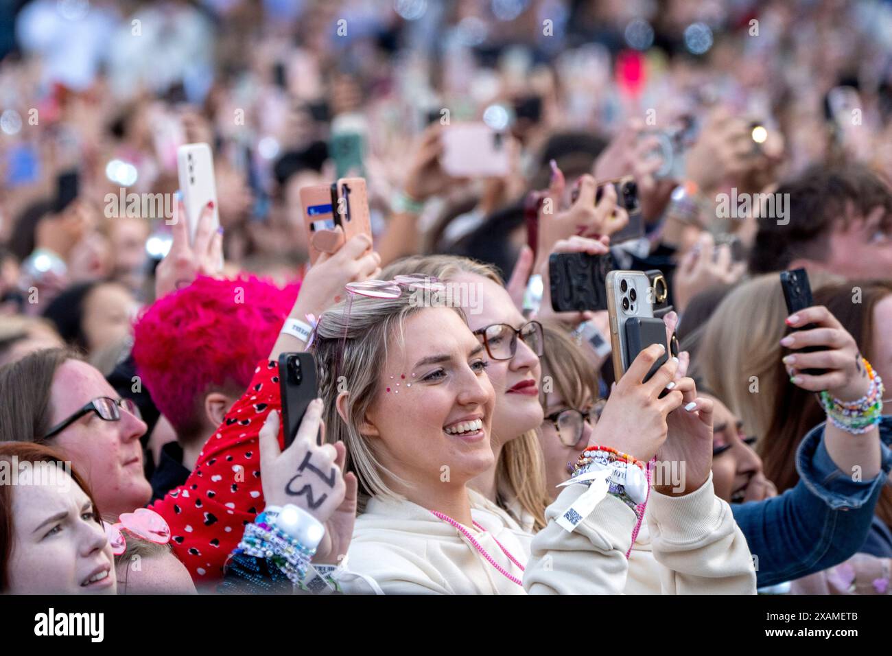 Taylor swift eras tour fans hi-res stock photography and images - Alamy