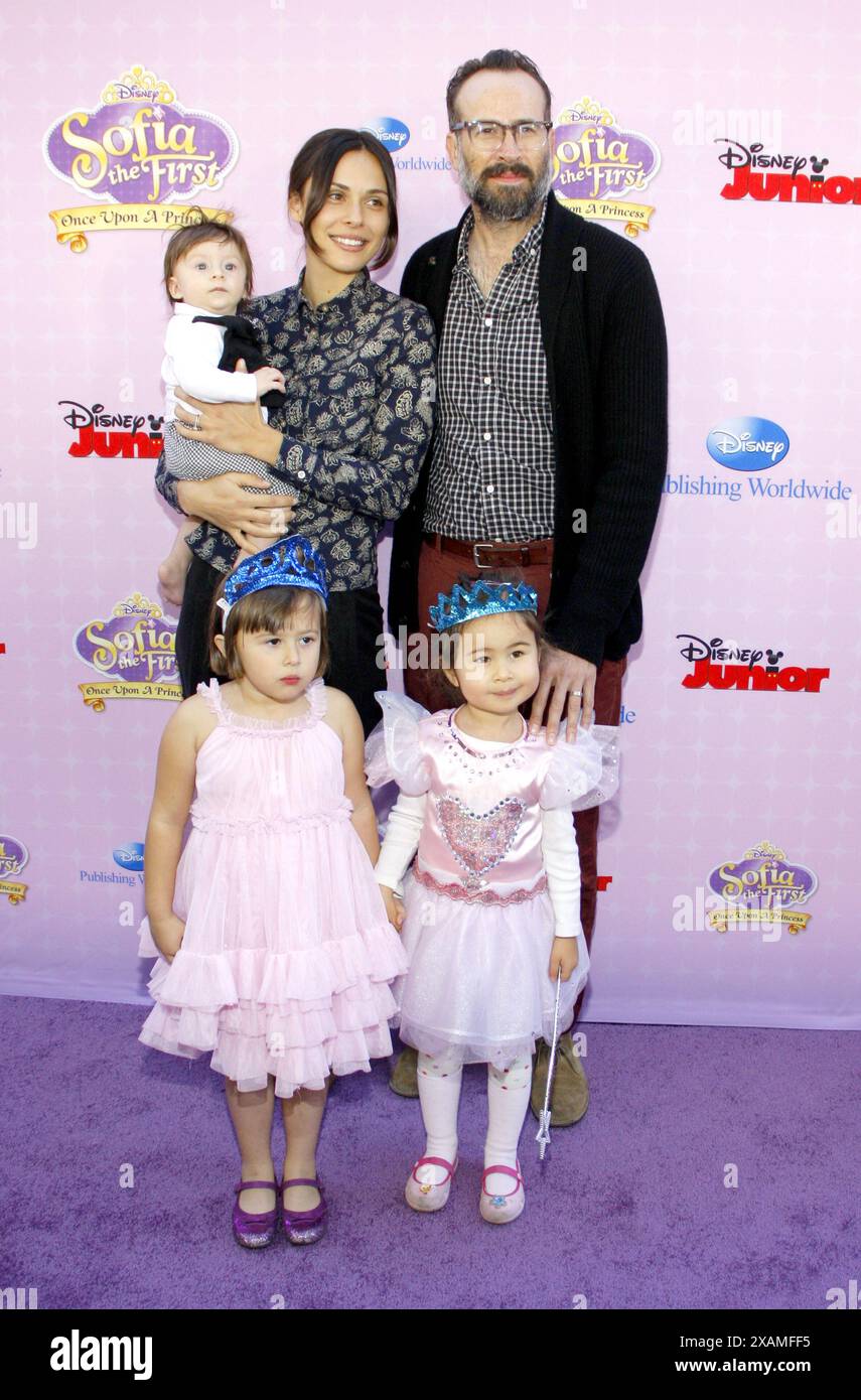 Jason Lee, wife Ceren Alkac and son Sonny at the Los Angeles premiere ...