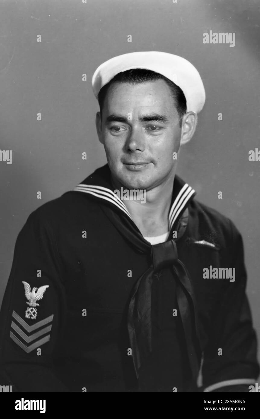 American sailor 1940s hi-res stock photography and images - Alamy