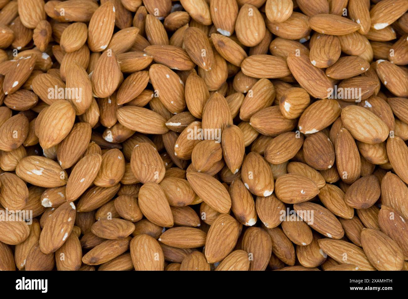 Shelled unshelled almonds hi-res stock photography and images - Alamy