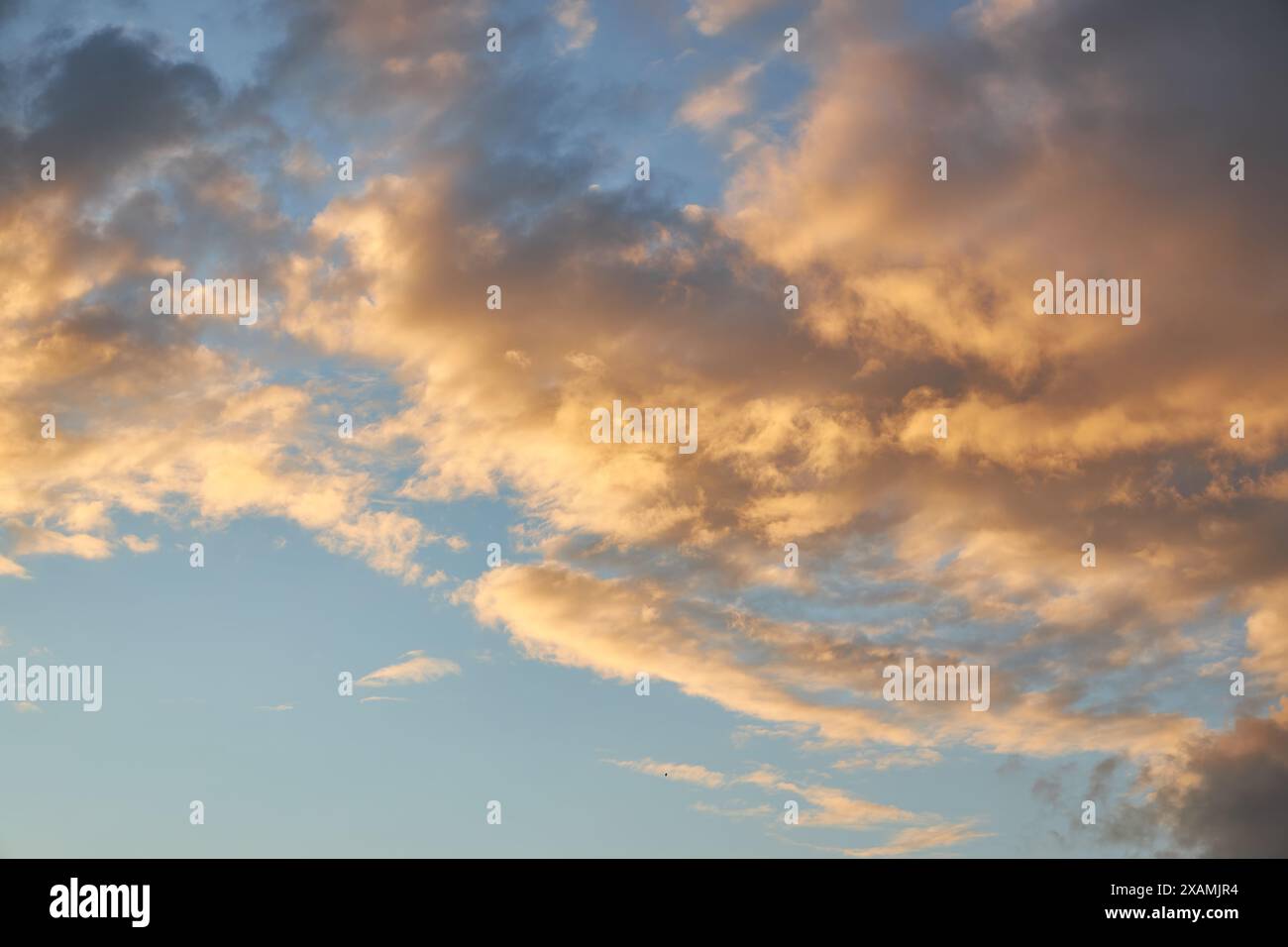 Captivating display sunset hues hi-res stock photography and images - Alamy