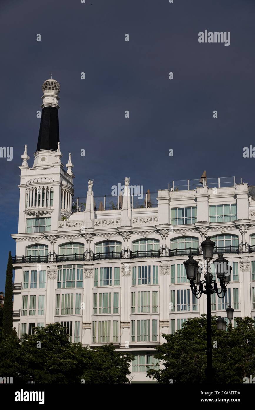 exterior facade, hotel ME Madrid Reina Victoria, built 1923, Plaza de ...